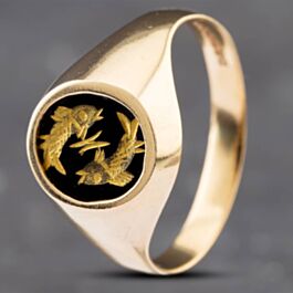 Pre-Owned 9ct Yellow Gold Onyx Oval Gold Fish Design Signet Ring 41341424