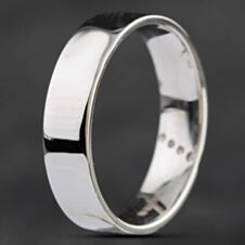 Pre-Owned Wedding Ring Collection - thejewelhut.co.uk